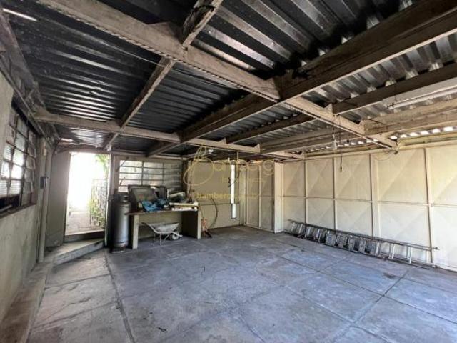 CASA PARA REFORMA TOTAL OU UTILIZAÇÃO DO TERRENO PLANO DE 1.723M², NO JARDIM PETRÓPOLIS