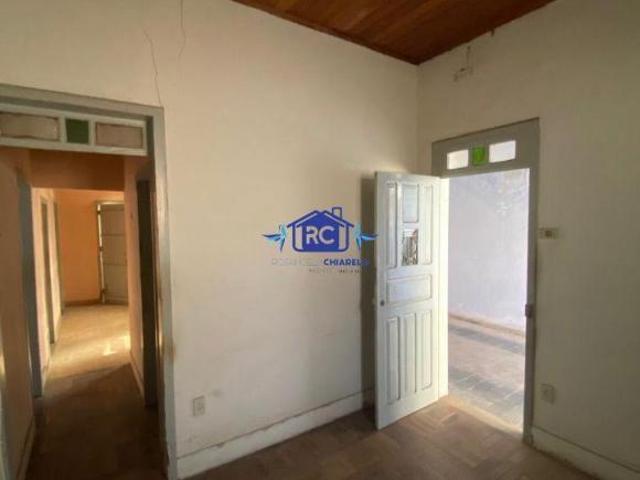 Casa Para reforma localizada a 450 metros do Epa supermercados, possui 300m² de lote 10x30, 04 quart