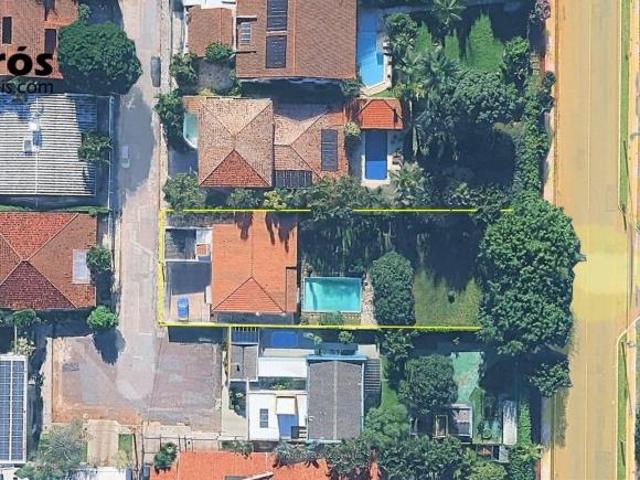 CASA PARA REFORMA OU DEMOLIÇÃO. INF.: 61 9.8300 2010