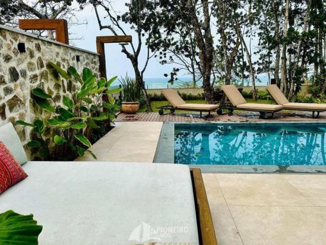 Casa para temporada ou venda, de frente ao mar em Cambury