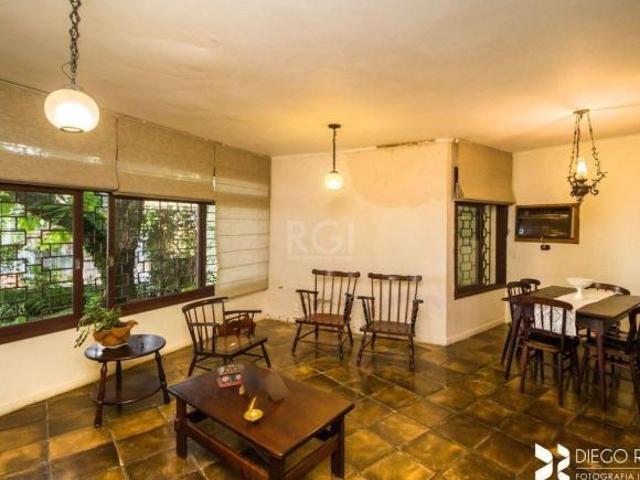 Casa para Venda 168m², 4 dormitórios, sendo 1 suites, 3 vagas Menino Deus