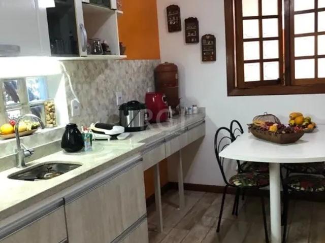 Casa para Venda 178.5m², 3 dormitórios, sendo 2 suites, 2 vagas Tristeza