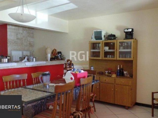 Casa para Venda 180m², 3 dormitórios, sendo 1 suites, 2 vagas Zona Nova
