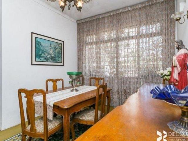 Casa para Venda 198m², 3 dormitórios, sendo 1 suites, 4 vagas Petrópolis