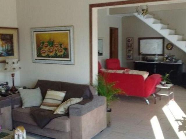 Casa para Venda 200m², 3 dormitórios, 2 vagas Centro