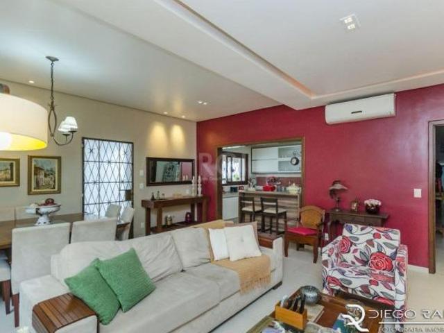 Casa para Venda 216m², 4 dormitórios, sendo 1 suites, 4 vagas Menino Deus