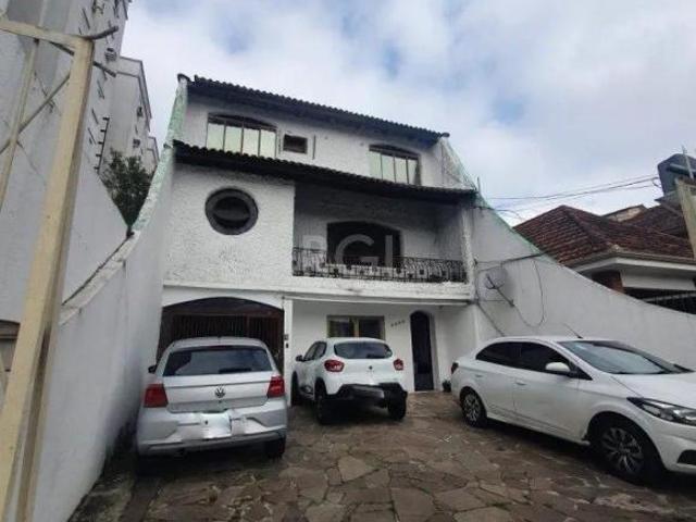 Casa para Venda 226.9m², 5 dormitórios, sendo 2 suites, 5 vagas Teresópolis