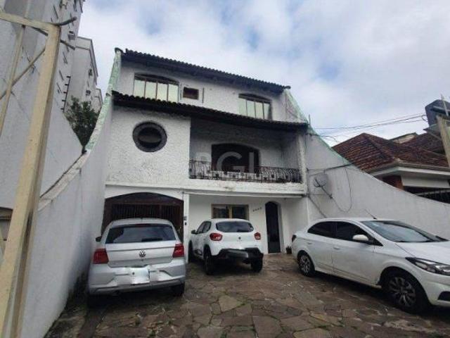 Casa para Venda 226.9m², 5 dormitórios, sendo 2 suites, 5 vagas Teresópolis