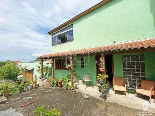Casa para Venda 220m², 2 dormitórios, sendo 2 suites, 3 vagas Teresópolis