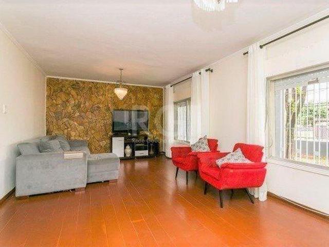 Casa para Venda 238.35m², 4 dormitórios, sendo 1 suites, 2 vagas Nonoai