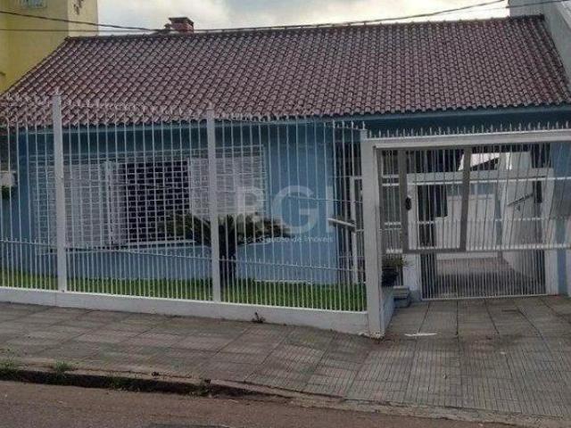 Casa para Venda 249.86m², 3 dormitórios, sendo 1 suites, 4 vagas Medianeira