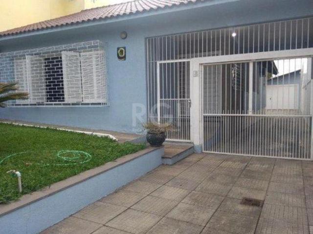Casa para Venda 249.86m², 3 dormitórios, sendo 1 suites, 4 vagas Medianeira