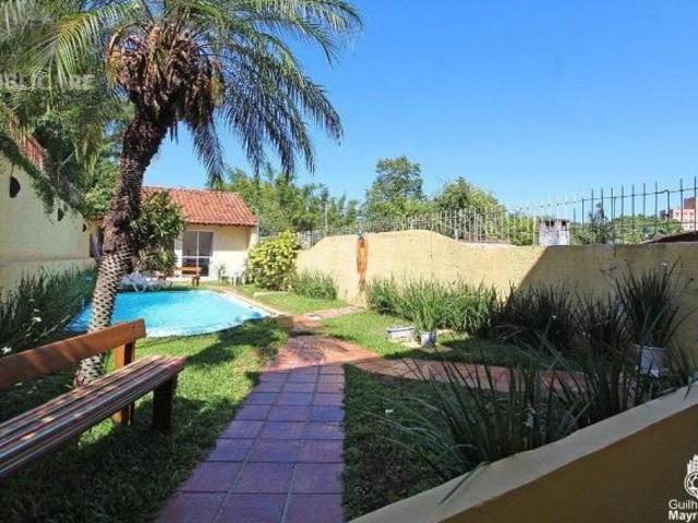 Casa para Venda 240m², 5 dormitórios, sendo 1 suites, 3 vagas Menino Deus