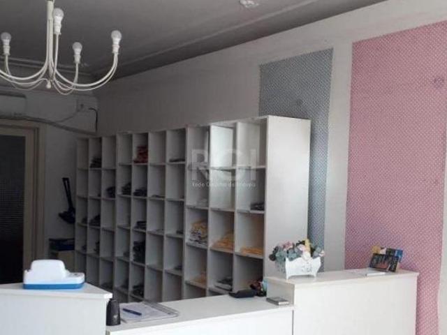 Casa para Venda 250m², 4 dormitórios, sendo 1 suites, 3 vagas Menino Deus