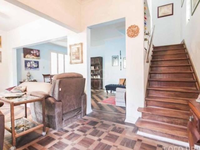 Casa para Venda 250m², 4 dormitórios, 2 vagas Petrópolis