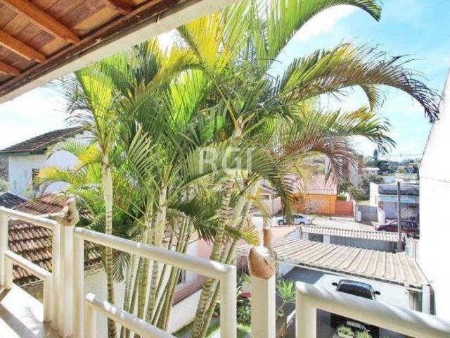 Casa para Venda 260m², 5 dormitórios, sendo 2 suites, 4 vagas Teresópolis