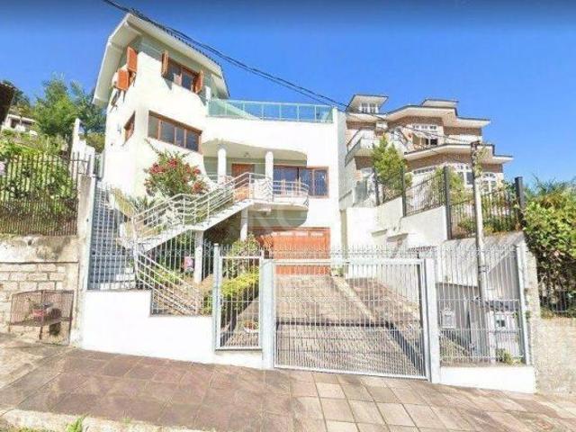Casa para Venda 279m², 3 dormitórios, sendo 1 suites, 4 vagas Teresópolis