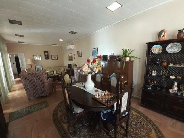 Casa para Venda 290m², 3 dormitórios, sendo 1 suites, 3 vagas Menino Deus