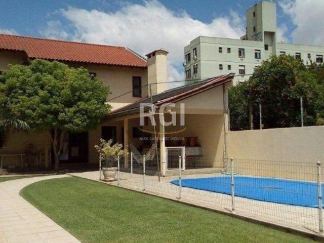Casa para Venda 300m², 4 dormitórios, sendo 2 suites, 4 vagas Medianeira