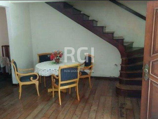 Casa para Venda 300m², 4 dormitórios, 4 vagas Nonoai
