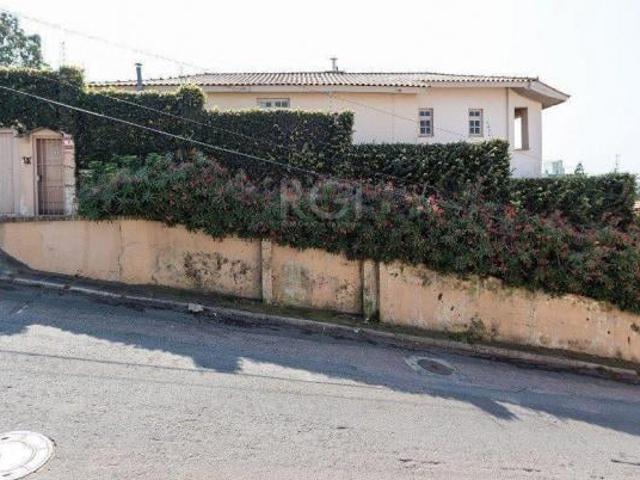 Casa para Venda 320m², 5 dormitórios, sendo 2 suites, 3 vagas Tristeza
