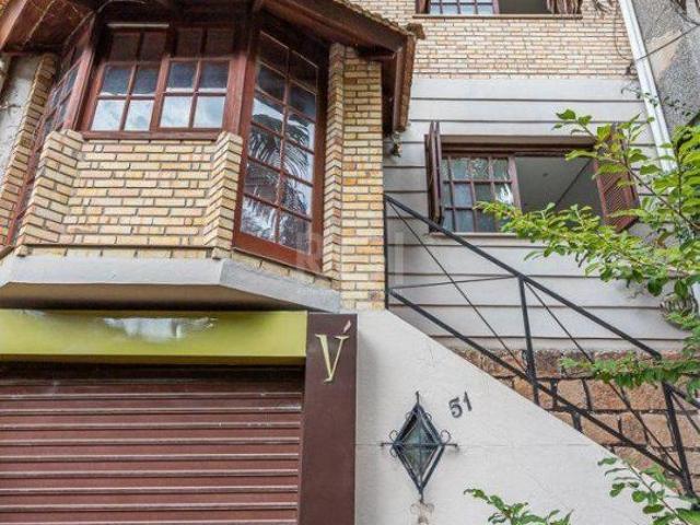 Casa para Venda 330m², 4 dormitórios, sendo 3 suites, 2 vagas Petrópolis