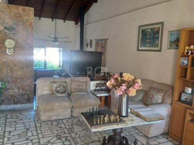 Casa para Venda 347m², 5 dormitórios, sendo 2 suites, 2 vagas Tristeza