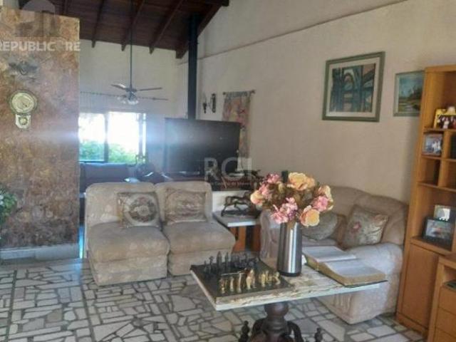 Casa para Venda 347m², 5 dormitórios, sendo 2 suites, 2 vagas Tristeza