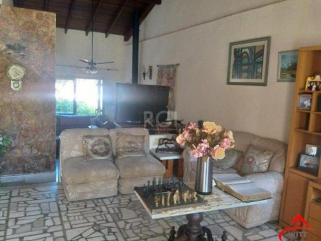 Casa para Venda 347m², 5 dormitórios, sendo 2 suites, 2 vagas Tristeza