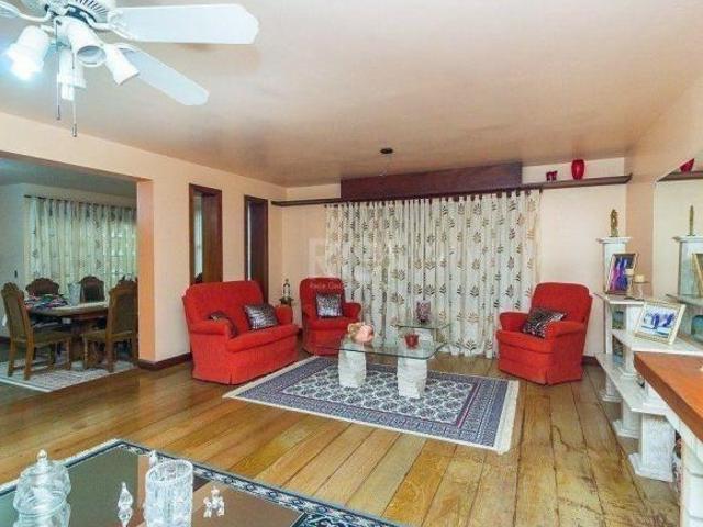 Casa para Venda 350m², 3 dormitórios, sendo 2 suites, 5 vagas Santo Antonio