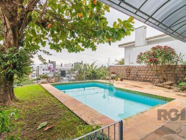 Casa para Venda 400m², 3 dormitórios, sendo 1 suites, 4 vagas Menino Deus