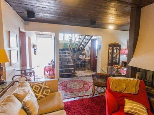 Casa para Venda 400m², 3 dormitórios, sendo 1 suites, 5 vagas Cristal