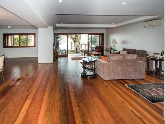 Casa para Venda 420m², 4 dormitórios, sendo 3 suites, 5 vagas Tristeza