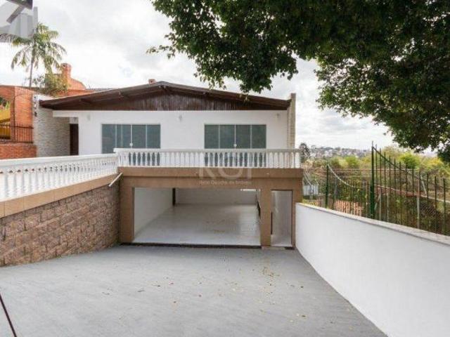 Casa para Venda 454.7m², 5 dormitórios, sendo 1 suites, 8 vagas Teresópolis