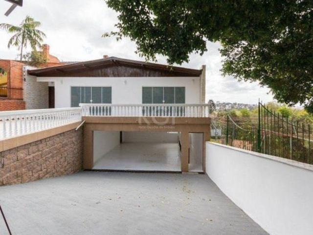 Casa para Venda 454.7m², 5 dormitórios, sendo 1 suites, 8 vagas Teresópolis