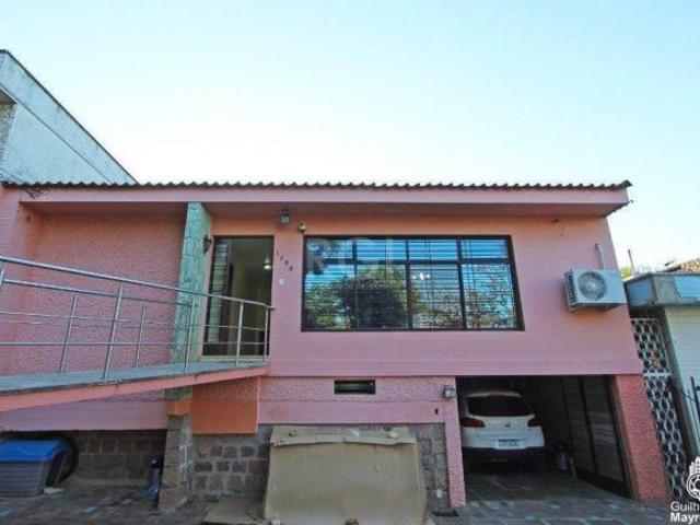 Casa para Venda 500m², 5 dormitórios, sendo 2 suites, 5 vagas Menino Deus