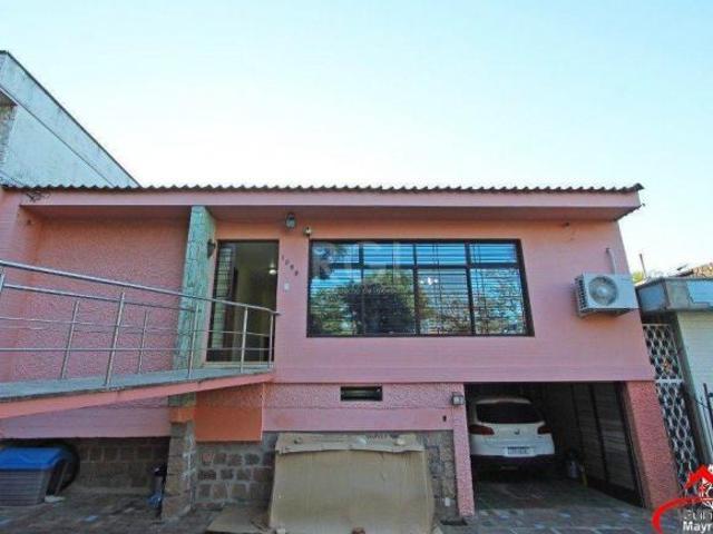 Casa para Venda 500m², 5 dormitórios, sendo 2 suites, 5 vagas Menino Deus