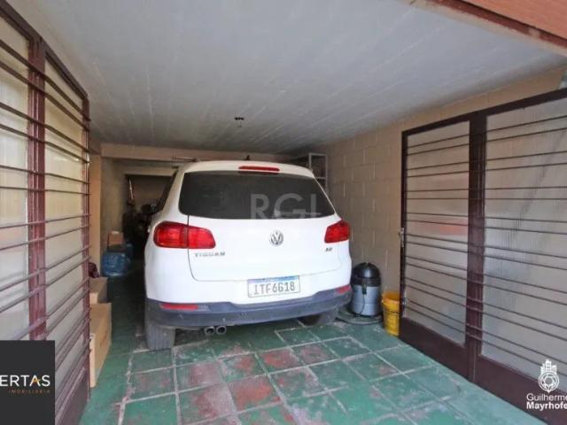 Casa para Venda 500m², 5 dormitórios, sendo 2 suites, 5 vagas Menino Deus