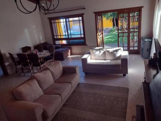Casa para Venda 693.6m², 5 dormitórios, sendo 3 suites, 4 vagas Hípica