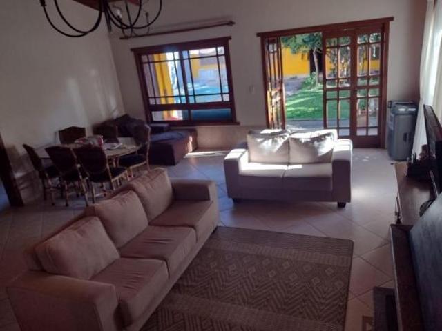 Casa para Venda 693.6m², 5 dormitórios, sendo 3 suites, 4 vagas Hípica