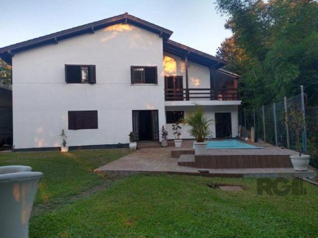 Casa Para Venda Com Amplo Pátio e Piscina