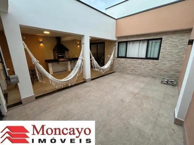 Casa para venda com design moderno no Centro, Caraguatatuba