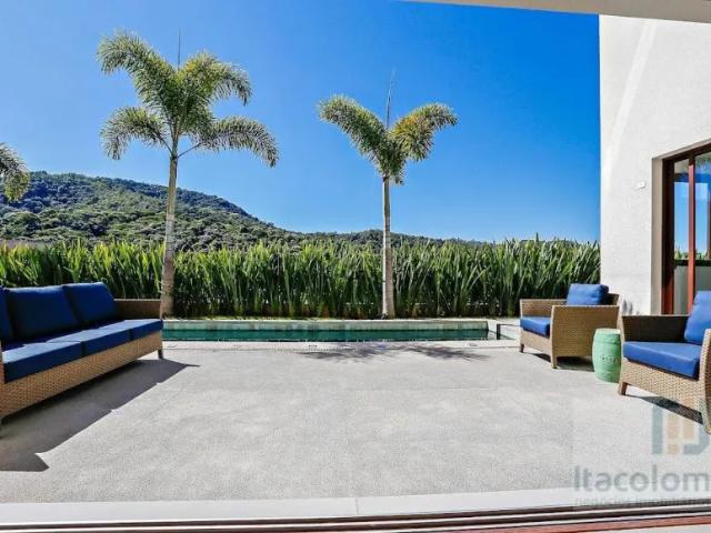 Casa para venda com linda vista no Alphasitio Tamboré