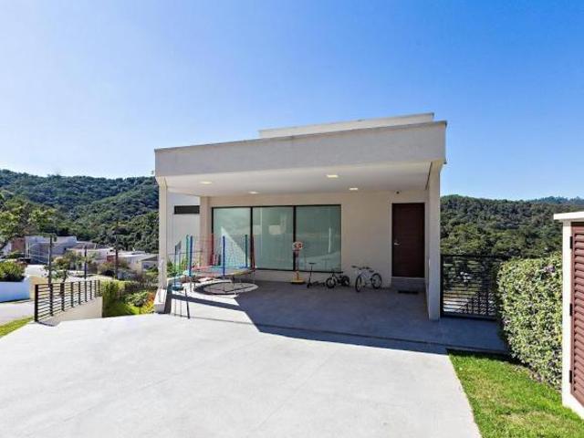 Casa para venda com linda vista no Alphasitio Tamboré