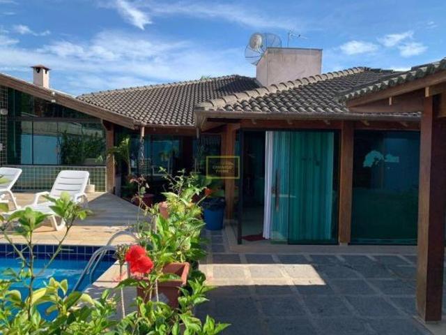 Casa para Venda com Piscina Próximo à Praia de Caraguatatuba