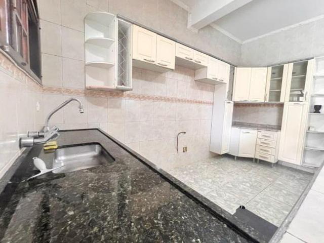 Casa para Venda, com 03 dormitórios e piscina em Praia Grande / SP