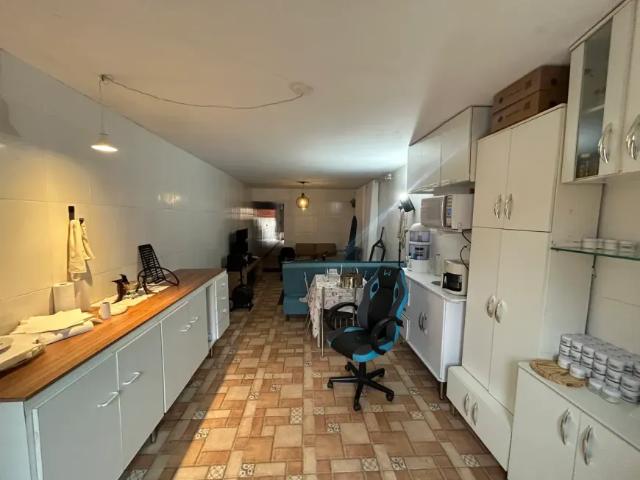 Casa para venda com 200 metros quadrados com 4 quartos