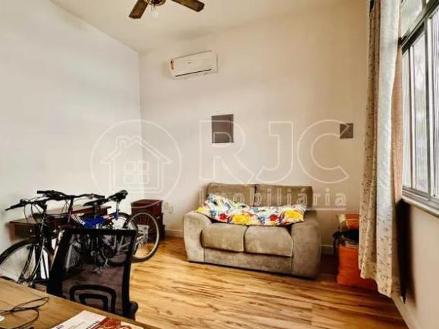 Oportunidade! Casa triplex, frente de rua, em vila isabel, área nobre, jto ao petisco, terreno 8,10