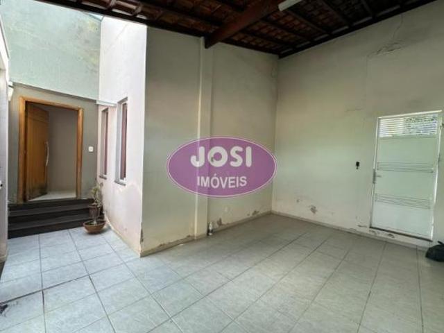 Casa para venda com 2 dormitórios, 119 m² de construção, na Vila Teixeira em Alfenas/MG, por R$480.0