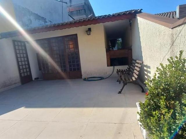Casa à venda no Jardim Esperança em Mogi das Cruzes com 2 dormitórios, suíte e 2 vagas